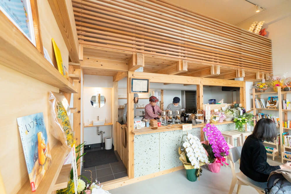 絵本カフェcocoru | 大阪府枚方市の観光情報誌『ひらいろ』